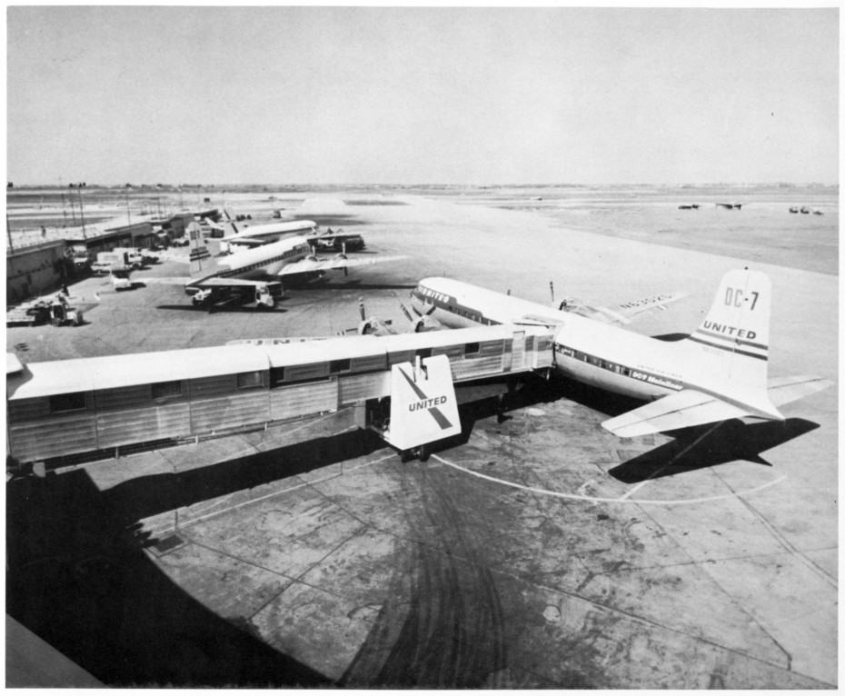 From here to there: airport jet bridges - Stuck at the Airport