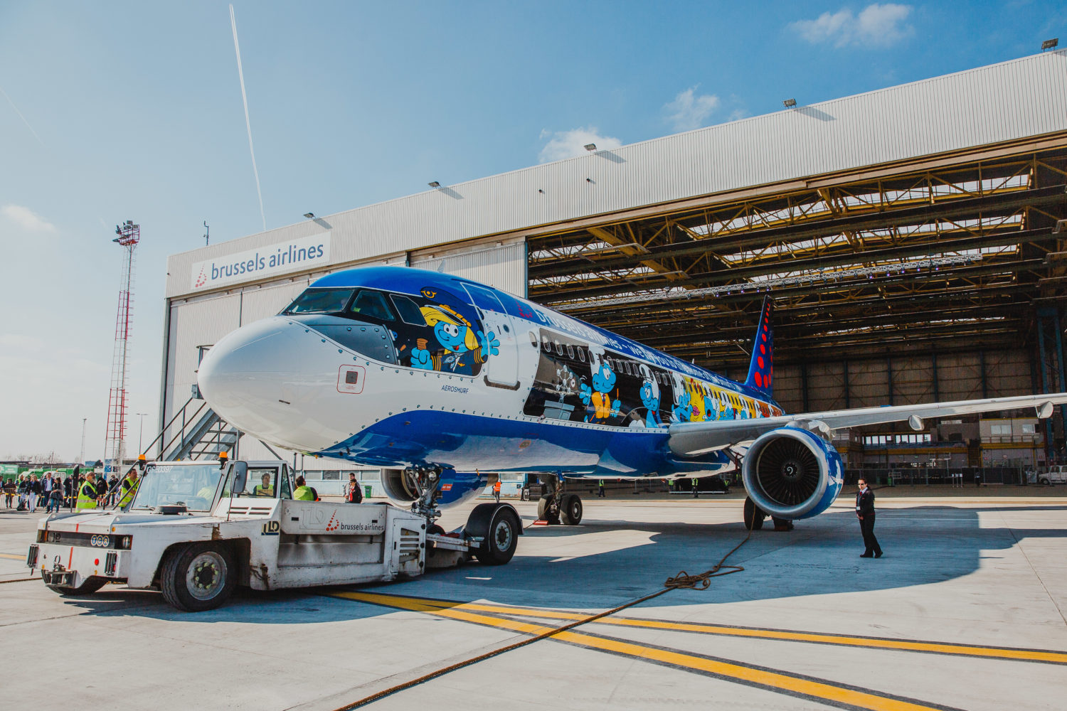 Brussels Airlines rolls out its Smurf plane - Stuck at the Airport