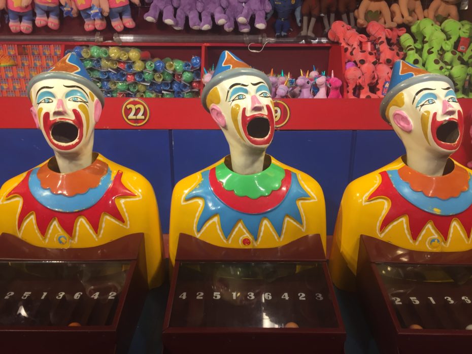 Sydney, Australia is full of clowns - Stuck at the Airport