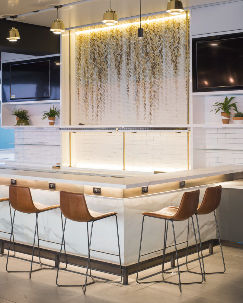 Alaska Airlines opens its first east coast lounge - at JFK - Stuck at ...