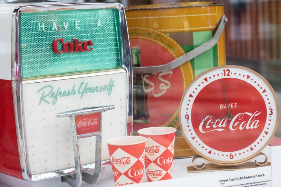 DFW Airport pops open a new Coca-Cola themed lounge - Stuck at the Airport